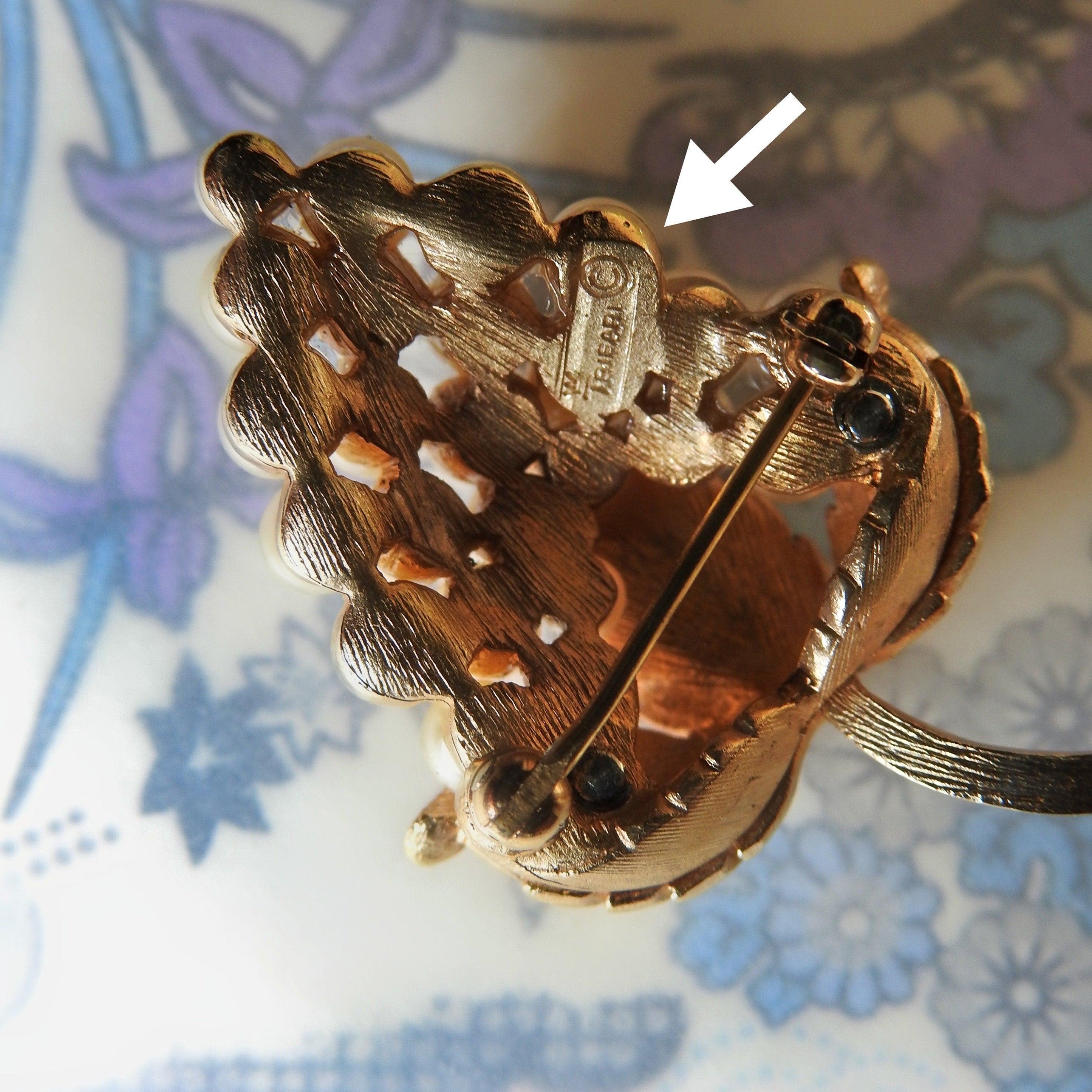 Crown Trifari grape brooch pin – zazaofcanada