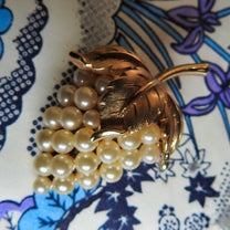 Crown Trifari grape brooch pin – zazaofcanada