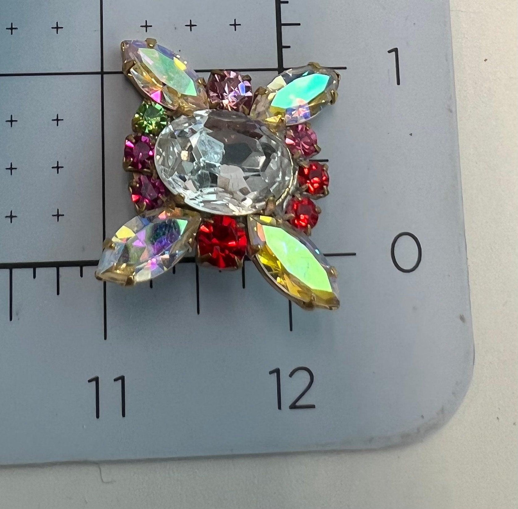 Fancy glass button with a shank – zazaofcanada