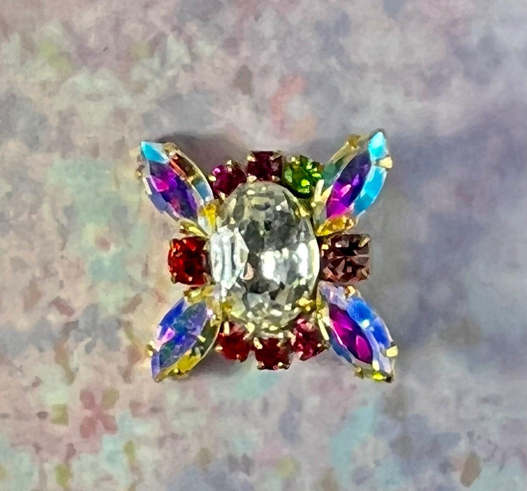 Fancy glass button with a shank – zazaofcanada