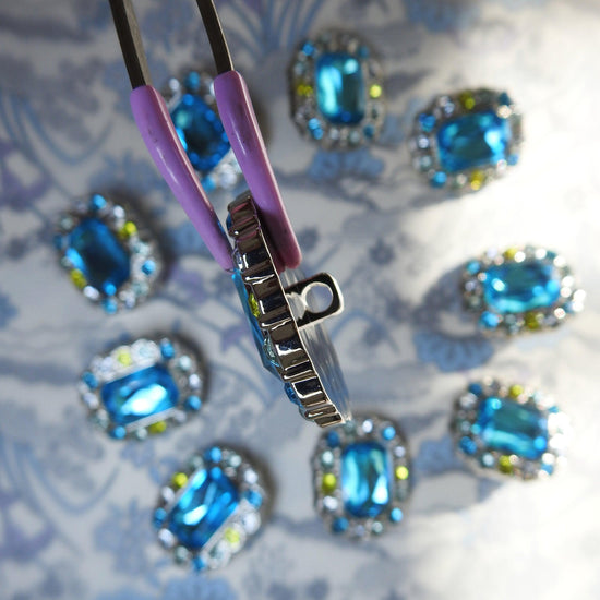 Lot of 10 large blue rhinestone buttons – zazaofcanada