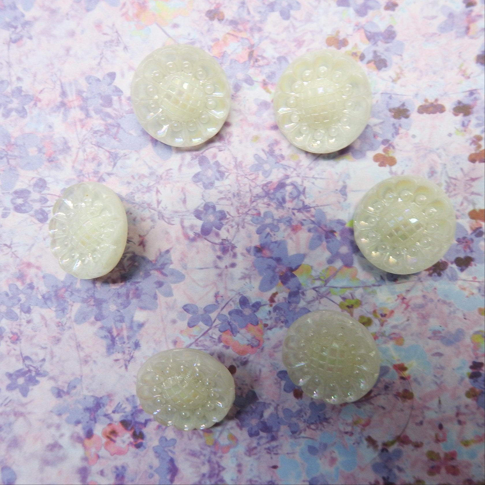 Pearly white vintage buttons – zazaofcanada