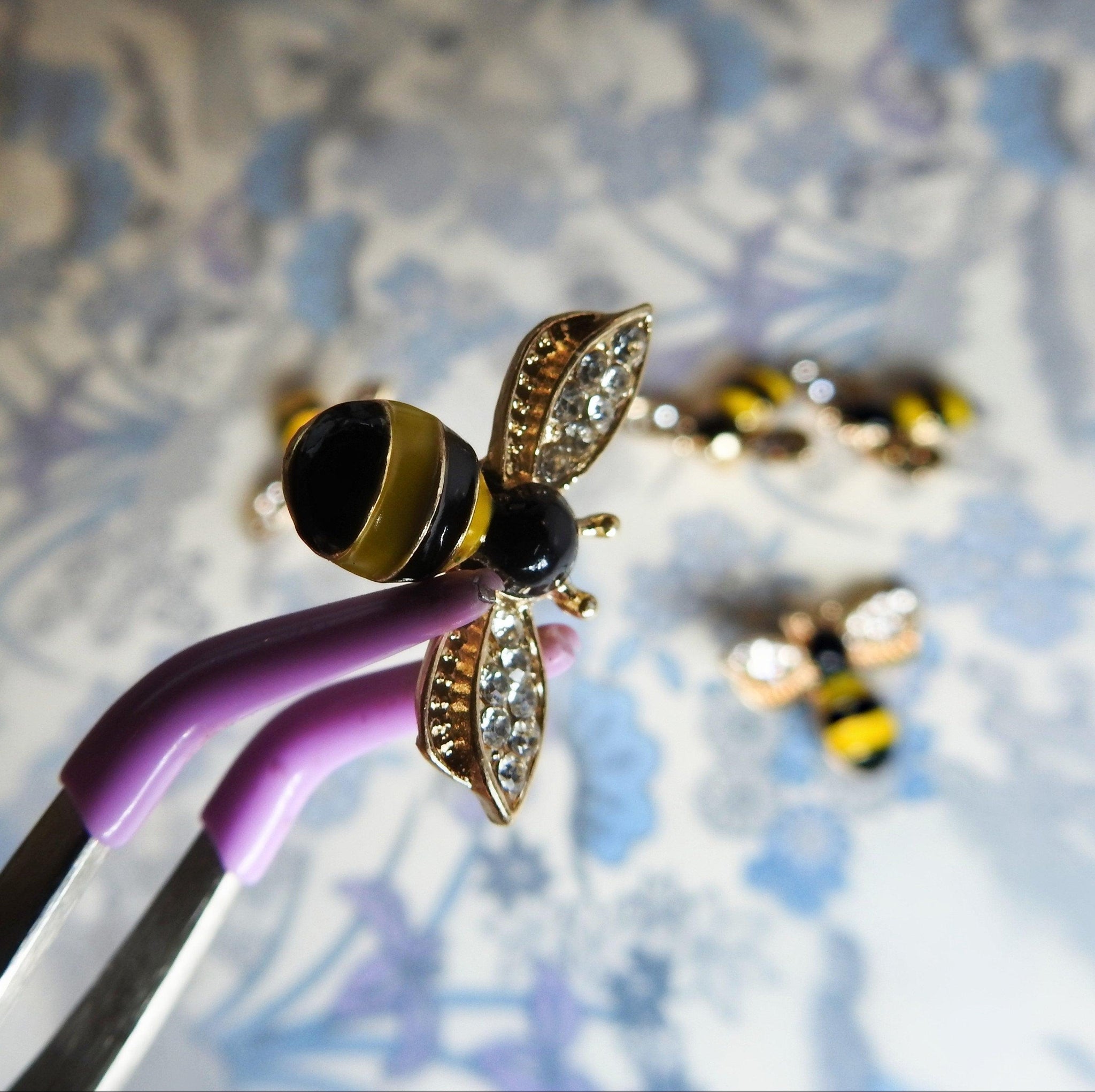 Small bee buttons – zazaofcanada