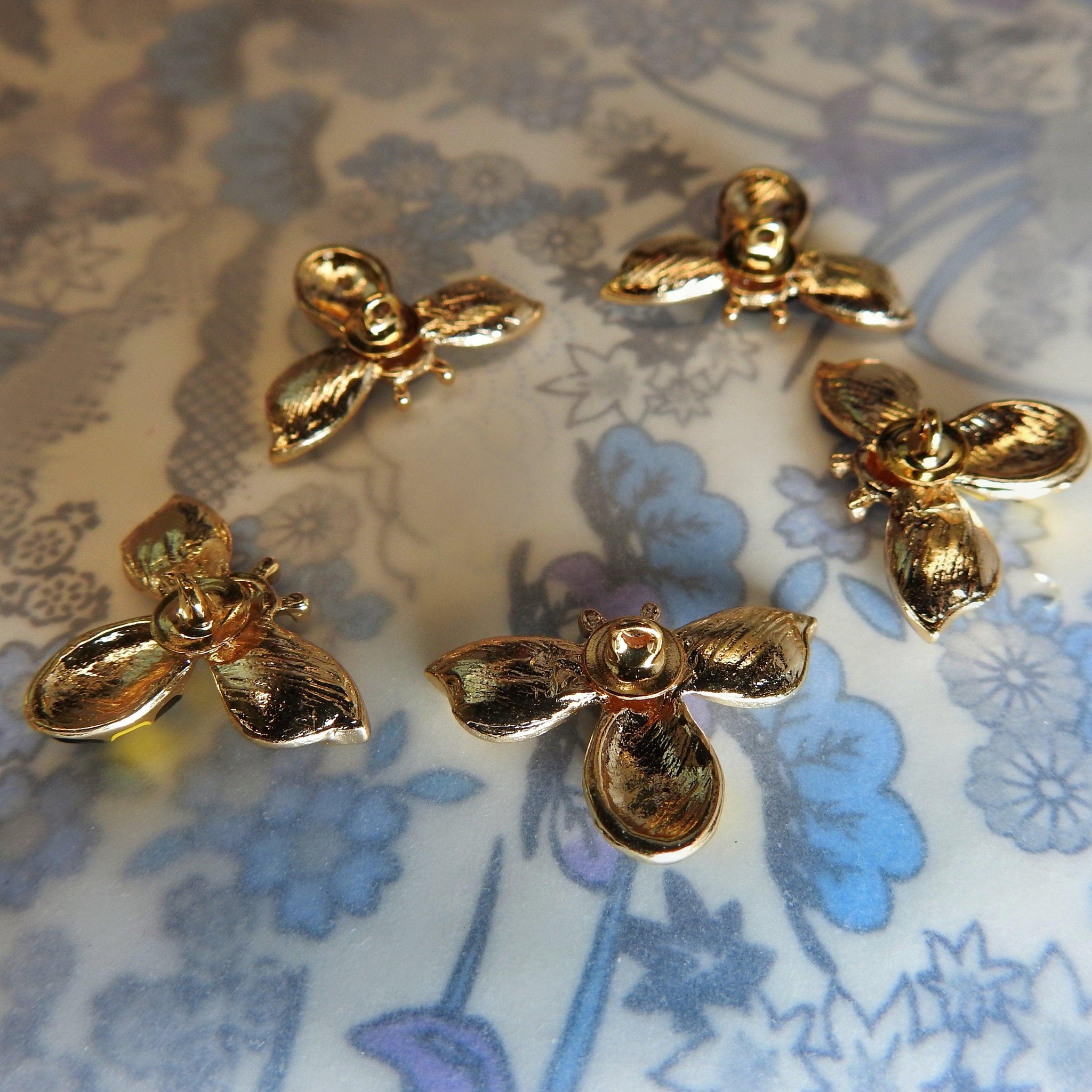 Small bee buttons – zazaofcanada